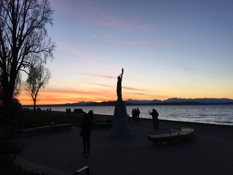 Best Things to Do and Eat on Alki Beach - Seattle Bucket List